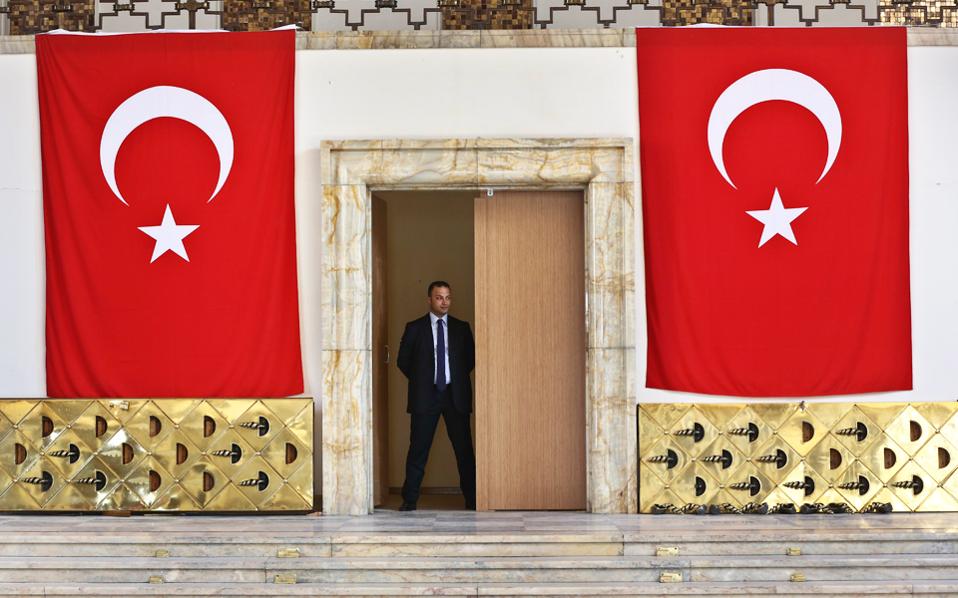 η ελιτ και ο πραγματικος λαός στην Τουρκία