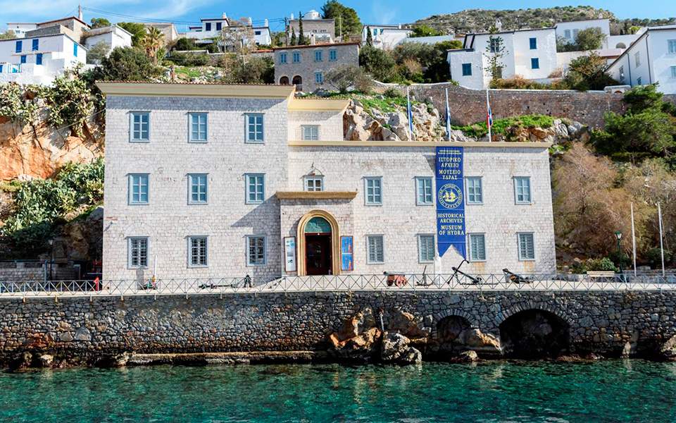 Τα εκατό του χρόνια γιορτάζει το Ιστορικό αρχείο και μουσείο της Ύδρας ...